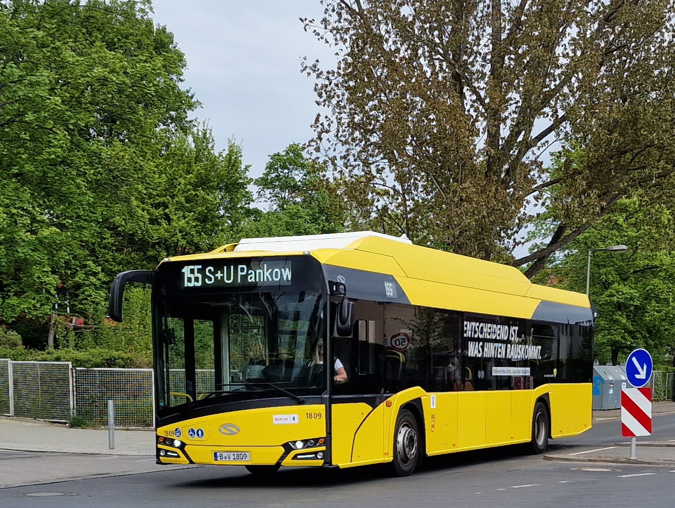 Bus 1809 der BVG von Solaris, ein Elektrobus – Berlin: Verkehr ...