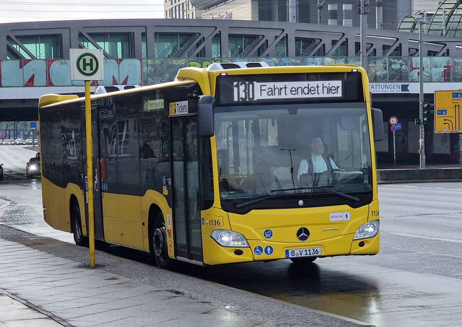 Eindecker Bus 1136 der BVG in Spandau auf der 130 - Archiv von: Berlin ...