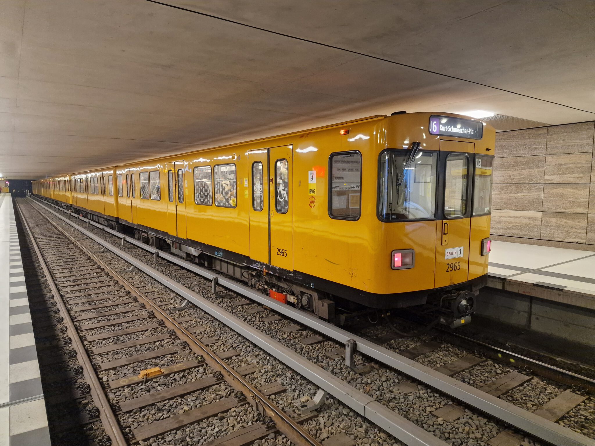 U-Bahn 2965 auf der U6 Unter den Linden - Archiv von: Berlin:Verkehr