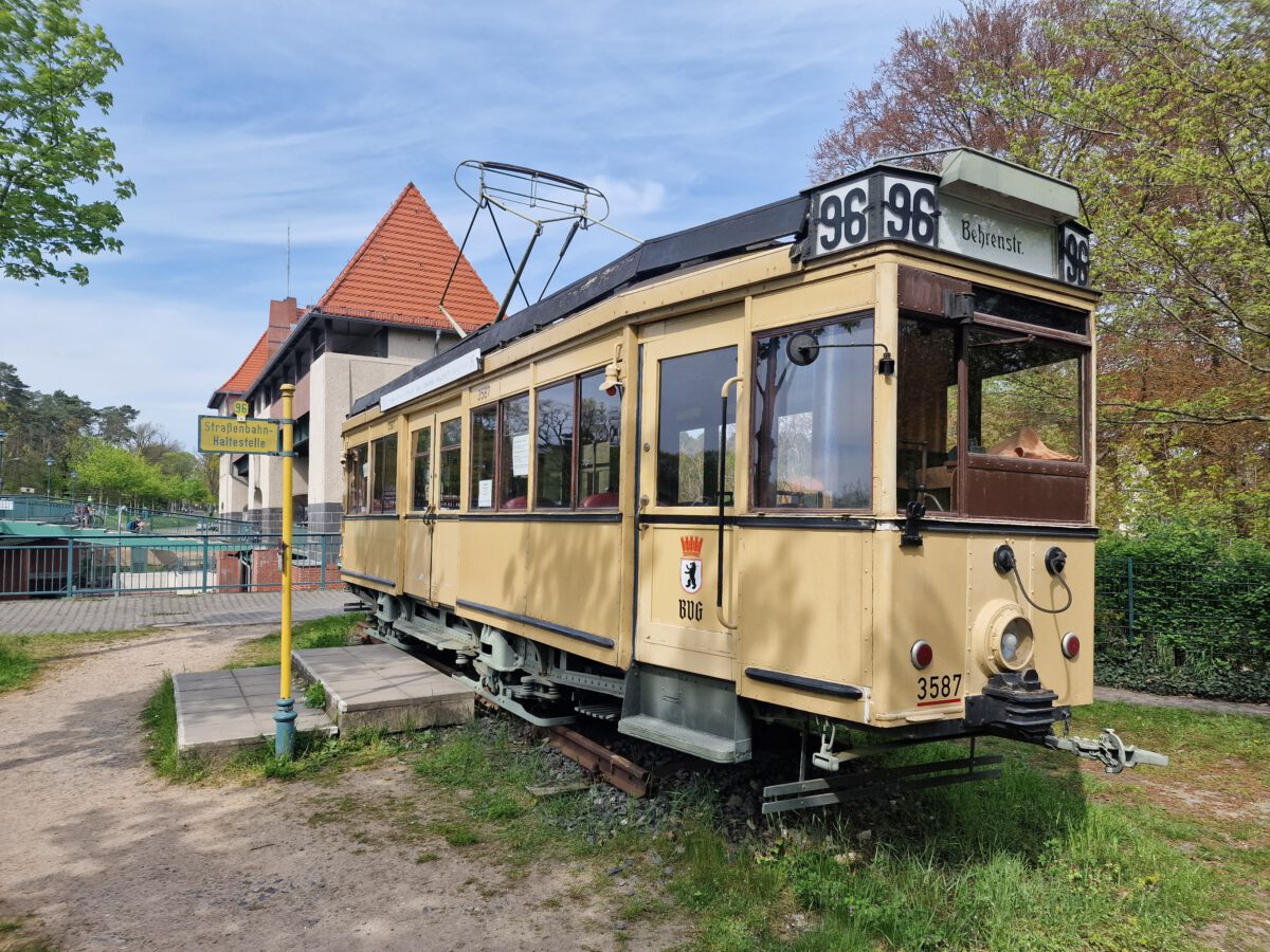 Straßenbahn #3587 in #stahnsdorf an der #schleuse #kleinmachnow ...